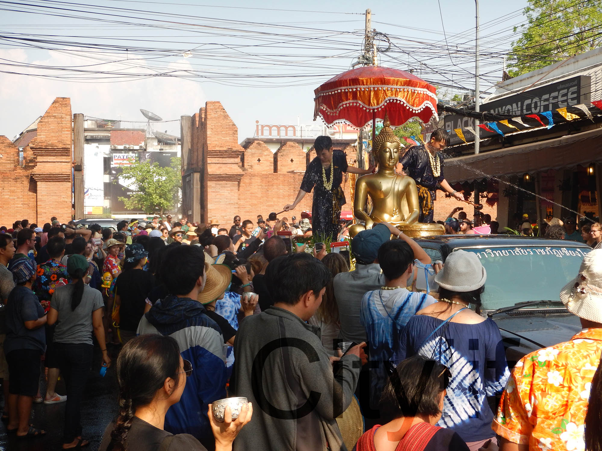 Traditional Thai New Year Parade - Chiang Mai Citylife CityNow